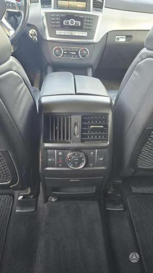 Balts Mercedes-Benz GL 350 2013 Panevēža, ar dzinēja tilpumu 2.99 L un nobraukumu 273 tūkst. km par 15500 €, foto 18 vietnē AUTOMOTO.COM.LV