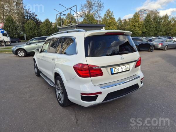 White Mercedes-Benz GL 350 2013 in Riga, with an engine capacity of 3.00 L and mileage of 263 thousand km for 22990 €, photo 9 on AUTOMOTO.COM.LV