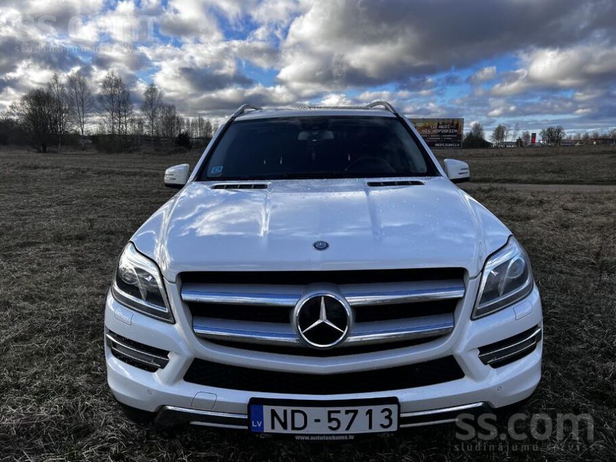 White Mercedes-Benz GL 350 2014 in Riga, with an engine capacity of 3.00 L and mileage of 445 thousand km for 16000 €, photo 1 on AUTOMOTO.COM.LV