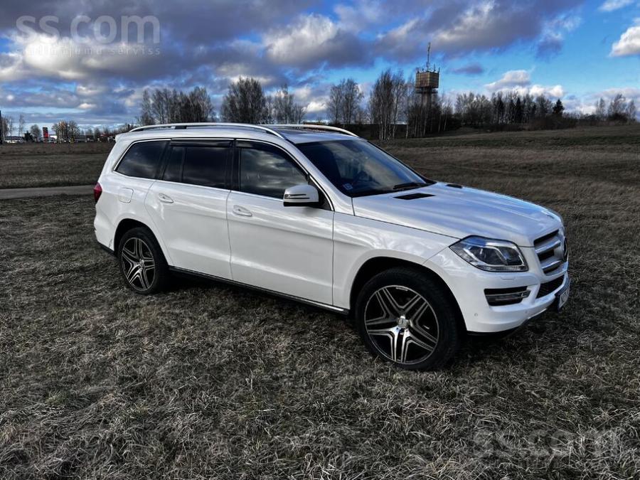 White Mercedes-Benz GL 350 2014 in Riga, with an engine capacity of 3.00 L and mileage of 445 thousand km for 16000 €, photo 4 on AUTOMOTO.COM.LV