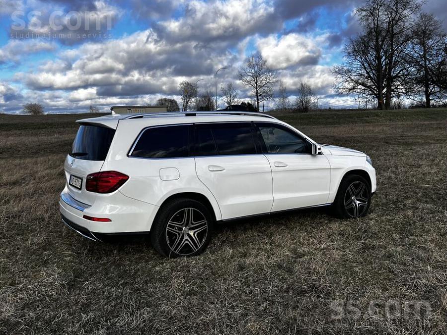 White Mercedes-Benz GL 350 2014 in Riga, with an engine capacity of 3.00 L and mileage of 445 thousand km for 16000 €, photo 7 on AUTOMOTO.COM.LV