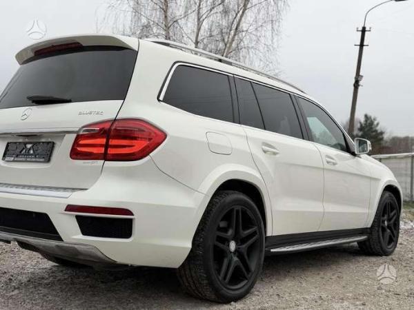 White Mercedes-Benz GL 350 2014 in Siauliai, with an engine capacity of 2.99 L and mileage of 360 thousand km for 19950 €, photo 8 on AUTOMOTO.COM.LV