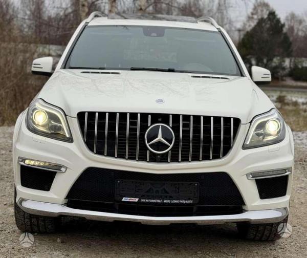 White Mercedes-Benz GL 350 2014 in Siauliai, with an engine capacity of 2.99 L and mileage of 360 thousand km for 19950 €, photo 5 on AUTOMOTO.COM.LV