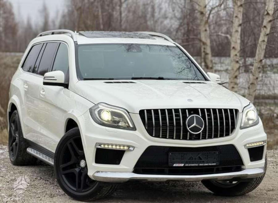 White Mercedes-Benz GL 350 2014 in Siauliai, with an engine capacity of 2.99 L and mileage of 360 thousand km for 19950 €, photo 3 on AUTOMOTO.COM.LV