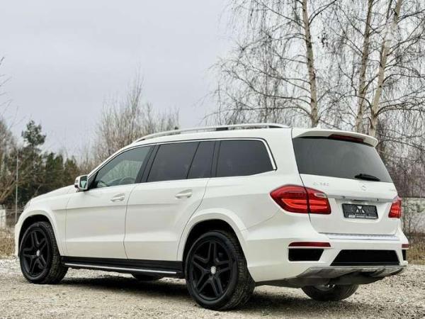 White Mercedes-Benz GL 350 2014 in Siauliai, with an engine capacity of 2.99 L and mileage of 360 thousand km for 19950 €, photo 5 on AUTOMOTO.COM.LV