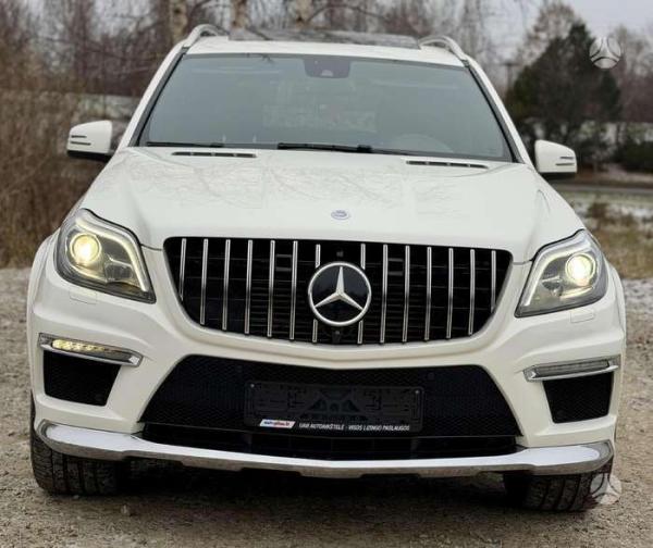 White Mercedes-Benz GL 350 2014 in Siauliai, with an engine capacity of 2.99 L and mileage of 360 thousand km for 19950 €, photo 5 on AUTOMOTO.COM.LV