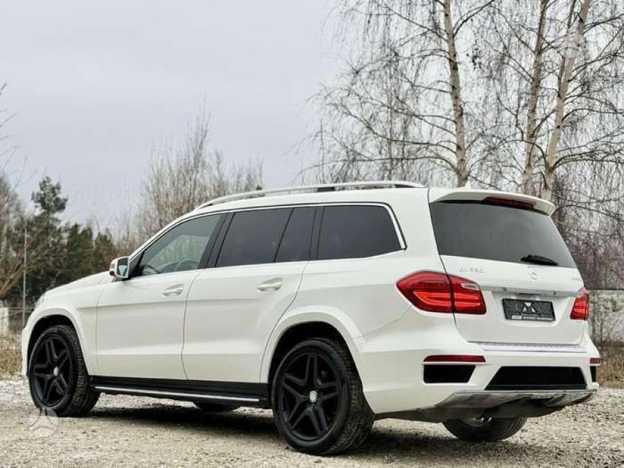 White Mercedes-Benz GL 350 2014 in Siauliai, with an engine capacity of 2.99 L and mileage of 360 thousand km for 19950 €, photo 3 on AUTOMOTO.COM.LV