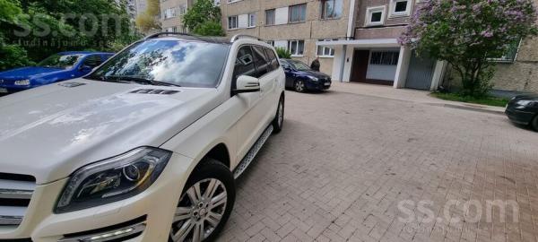 Белый Мерседес ГЛ 350 2014 в Рига, объемом двигателя 3.00 л и пробегом 110 тыс. км за 24900 €, фото 3 на AUTOMOTO.COM.LV
