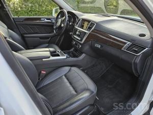 Balts Mercedes-Benz GL 350 2015 Ogre, ar dzinēja tilpumu 3.00 L un nobraukumu 70 tūkst. km par 24200 €, foto 6 vietnē AUTOMOTO.COM.LV