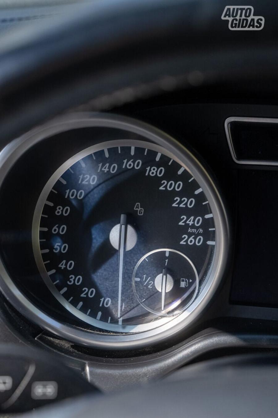 Balts Mercedes-Benz GL 350 2015 Panevēža, ar dzinēja tilpumu 3.00 L un nobraukumu 124 tūkst. km par 25000 €, foto 14 vietnē AUTOMOTO.COM.LV