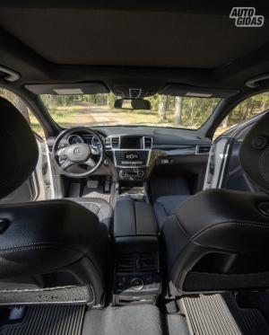 Balts Mercedes-Benz GL 350 2015 Panevēža, ar dzinēja tilpumu 3.00 L un nobraukumu 124 tūkst. km par 25000 €, foto 22 vietnē AUTOMOTO.COM.LV