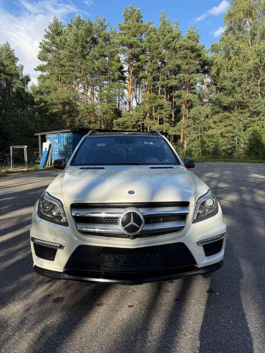 Белый Мерседес ГЛ 350 2015 в Укмерге, объемом двигателя 2.99 л и пробегом 143 тыс. км за 22599 €, фото 1 на AUTOMOTO.COM.LV