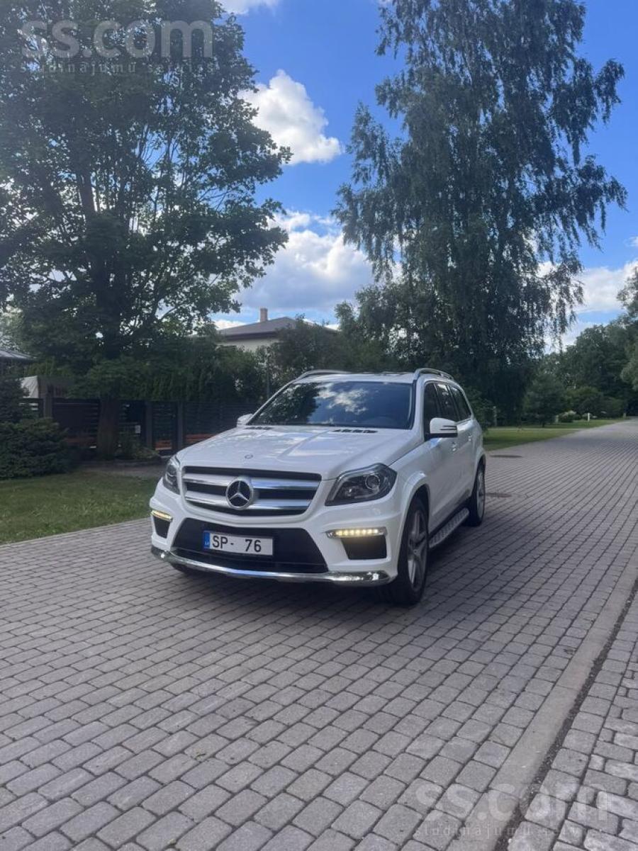 White Mercedes-Benz GL 350 2016 in Riga, with an engine capacity of 3.00 L and mileage of 226 thousand km for 25000 €, photo 4 on AUTOMOTO.COM.LV
