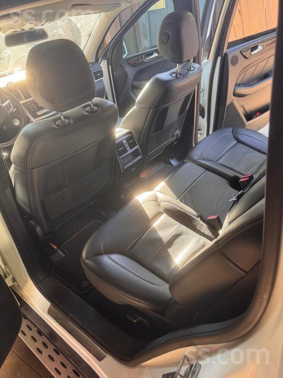 White Mercedes-Benz GL 350 2016 in Riga, with an engine capacity of 3.00 L and mileage of 226 thousand km for 25000 €, photo 8 on AUTOMOTO.COM.LV