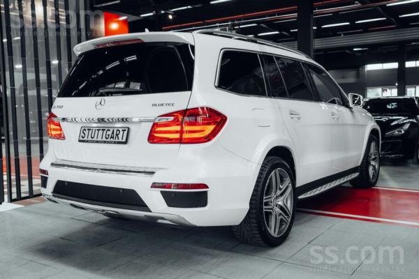 White Mercedes-Benz GL 350 2016 in Riga, with an engine capacity of 3.00 L and mileage of 85 thousand km for 32500 €, photo 4 on AUTOMOTO.COM.LV