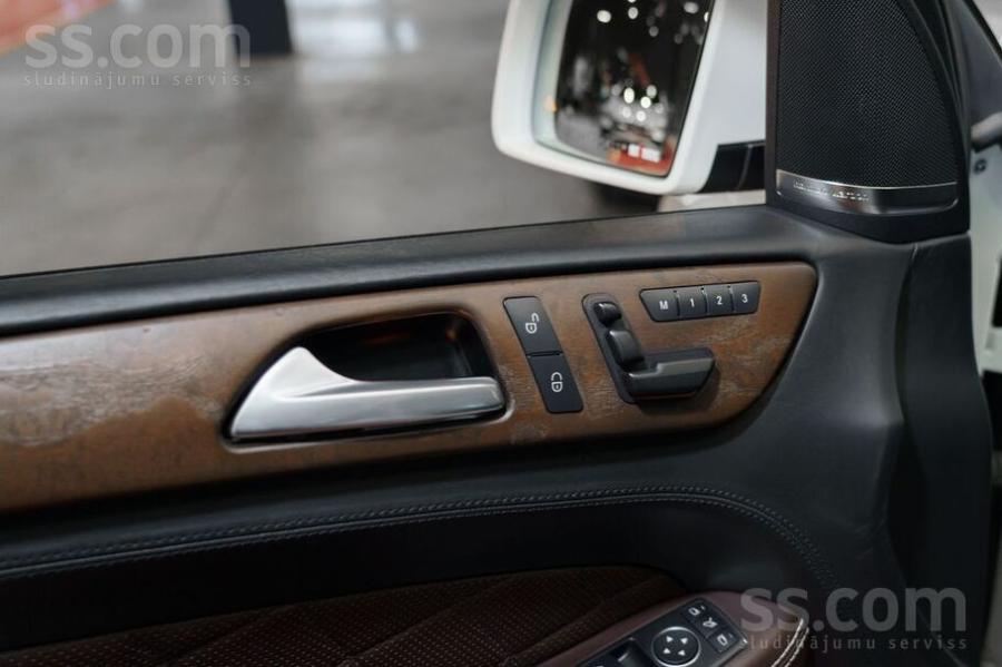 White Mercedes-Benz GL 350 2016 in Riga, with an engine capacity of 3.00 L and mileage of 85 thousand km for 32500 €, photo 18 on AUTOMOTO.COM.LV