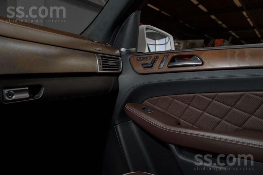 White Mercedes-Benz GL 350 2016 in Riga, with an engine capacity of 3.00 L and mileage of 85 thousand km for 32500 €, photo 24 on AUTOMOTO.COM.LV