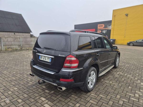 Black Mercedes-Benz gl-420 2007 in Taurage, with an engine capacity of 4.00 L and mileage of 322 thousand km for 7000 €, photo 3 on AUTOMOTO.COM.LV