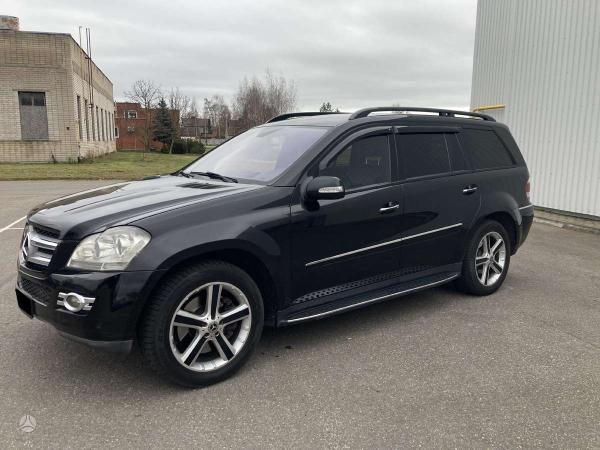 Black Mercedes-Benz gl-420 2007 in Marijampole, with an engine capacity of 4.00 L and mileage of 348 thousand km for 6499 €, photo 4 on AUTOMOTO.COM.LV
