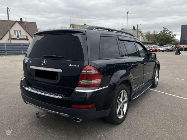 Black Mercedes-Benz gl-420 2007 in Marijampole, with an engine capacity of 4.00 L and mileage of 348 thousand km for 6499 €, photo 8 on AUTOMOTO.COM.LV