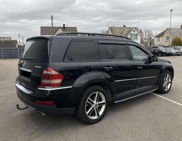 Black Mercedes-Benz gl-420 2007 in Marijampole, with an engine capacity of 4.00 L and mileage of 348 thousand km for 6499 €, photo 9 on AUTOMOTO.COM.LV