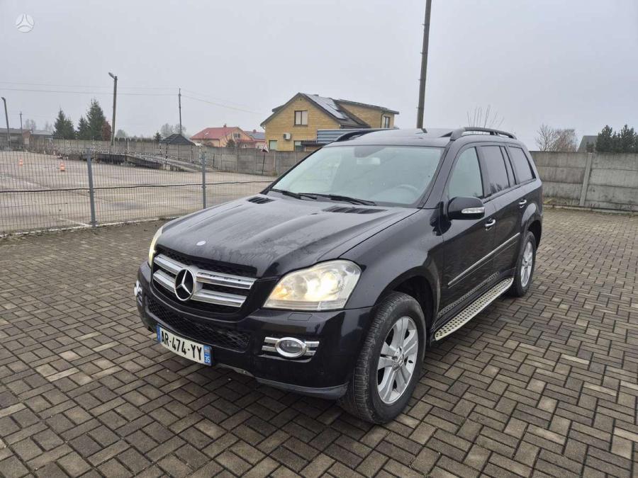 Melns Mercedes-Benz gl-420 2007 Tauragė, ar dzinēja tilpumu 4.00 L un nobraukumu 322 tūkst. km par 7200 €, foto 1 vietnē AUTOMOTO.COM.LV