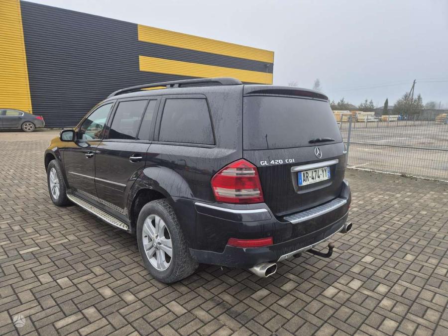 Melns Mercedes-Benz gl-420 2007 Tauragė, ar dzinēja tilpumu 4.00 L un nobraukumu 322 tūkst. km par 7200 €, foto 2 vietnē AUTOMOTO.COM.LV