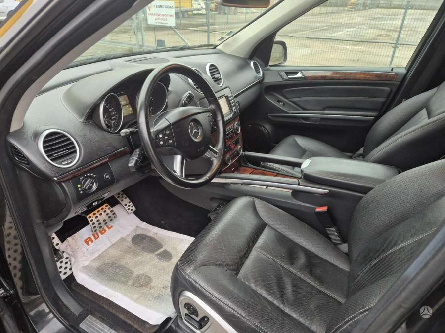 Melns Mercedes-Benz gl-420 2007 Tauragė, ar dzinēja tilpumu 4.00 L un nobraukumu 322 tūkst. km par 7200 €, foto 15 vietnē AUTOMOTO.COM.LV