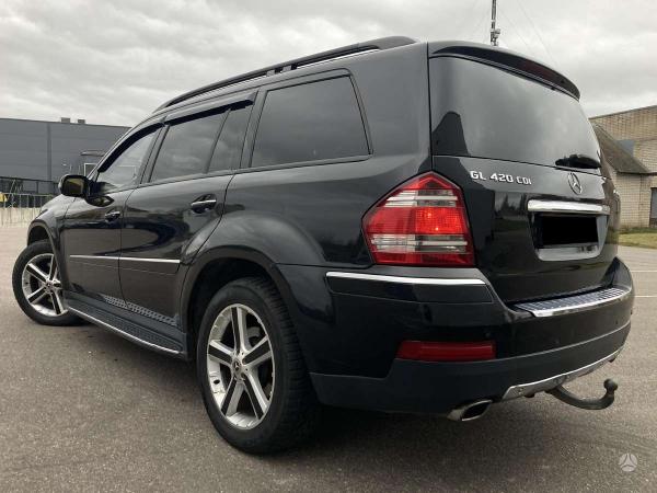 Melns Mercedes-Benz gl-420 2007 Marijampole, ar dzinēja tilpumu 4.00 L un nobraukumu 348 tūkst. km par 6950 €, foto 1 vietnē AUTOMOTO.COM.LV