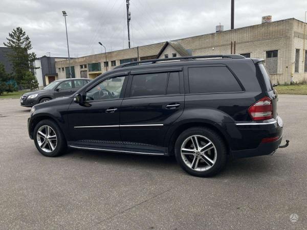 Melns Mercedes-Benz gl-420 2007 Marijampole, ar dzinēja tilpumu 4.00 L un nobraukumu 348 tūkst. km par 6950 €, foto 7 vietnē AUTOMOTO.COM.LV