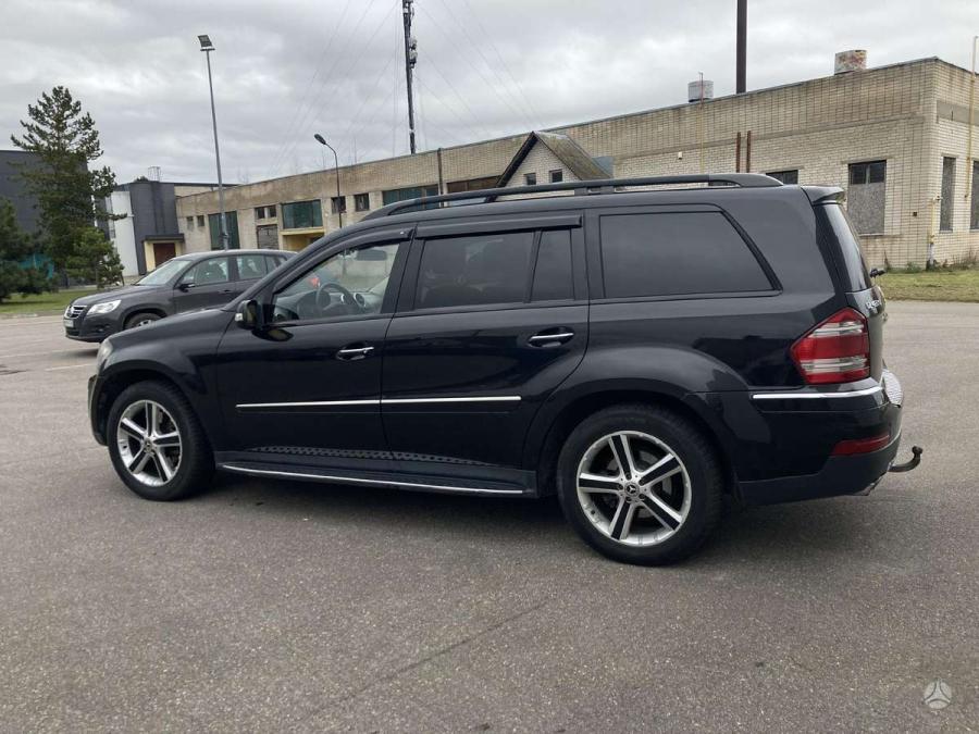 Black Mercedes-Benz gl-420 2007 in Marijampole, with an engine capacity of 4.00 L and mileage of 348 thousand km for 6950 €, photo 7 on AUTOMOTO.COM.LV