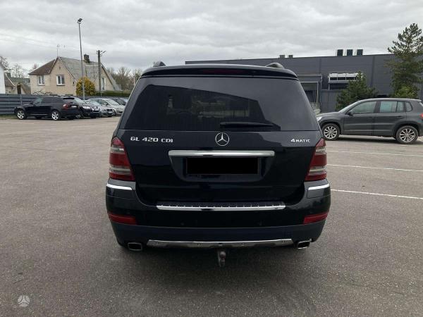 Melns Mercedes-Benz gl-420 2007 Marijampole, ar dzinēja tilpumu 4.00 L un nobraukumu 348 tūkst. km par 6950 €, foto 9 vietnē AUTOMOTO.COM.LV