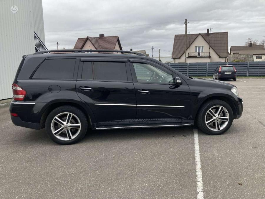 Black Mercedes-Benz gl-420 2007 in Marijampole, with an engine capacity of 4.00 L and mileage of 348 thousand km for 6950 €, photo 12 on AUTOMOTO.COM.LV