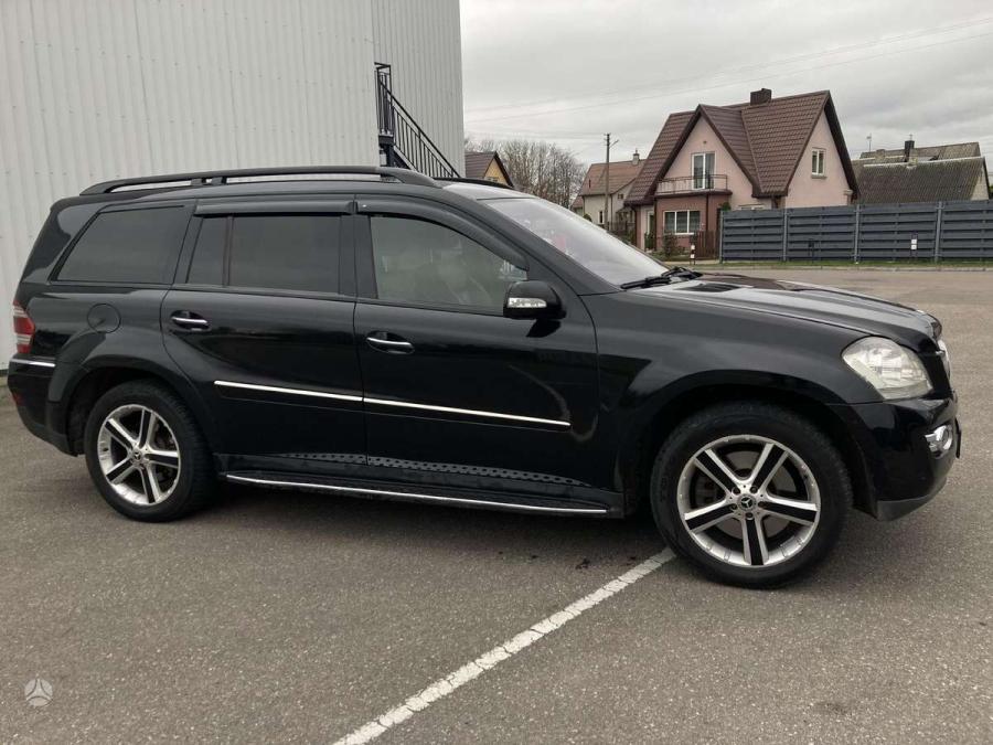 Black Mercedes-Benz gl-420 2007 in Marijampole, with an engine capacity of 4.00 L and mileage of 348 thousand km for 6950 €, photo 13 on AUTOMOTO.COM.LV