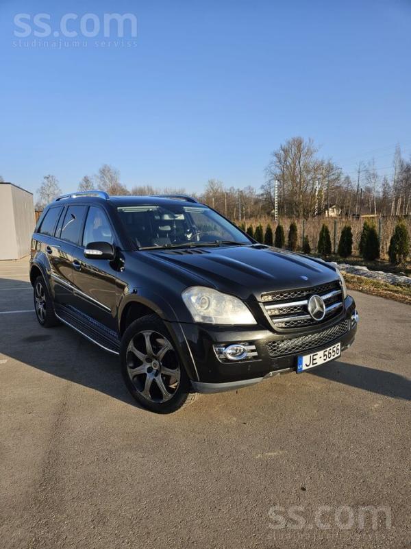 Black Mercedes-Benz gl-420 2007 in Riga, with an engine capacity of 4.00 L and mileage of 338 thousand km for 10000 €, photo 1 on AUTOMOTO.COM.LV