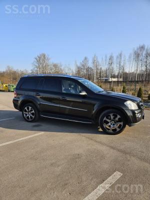 Melns Mercedes-Benz gl-420 2007 Rīga, ar dzinēja tilpumu 4.00 L un nobraukumu 338 tūkst. km par 9100 €, foto 3 vietnē AUTOMOTO.COM.LV