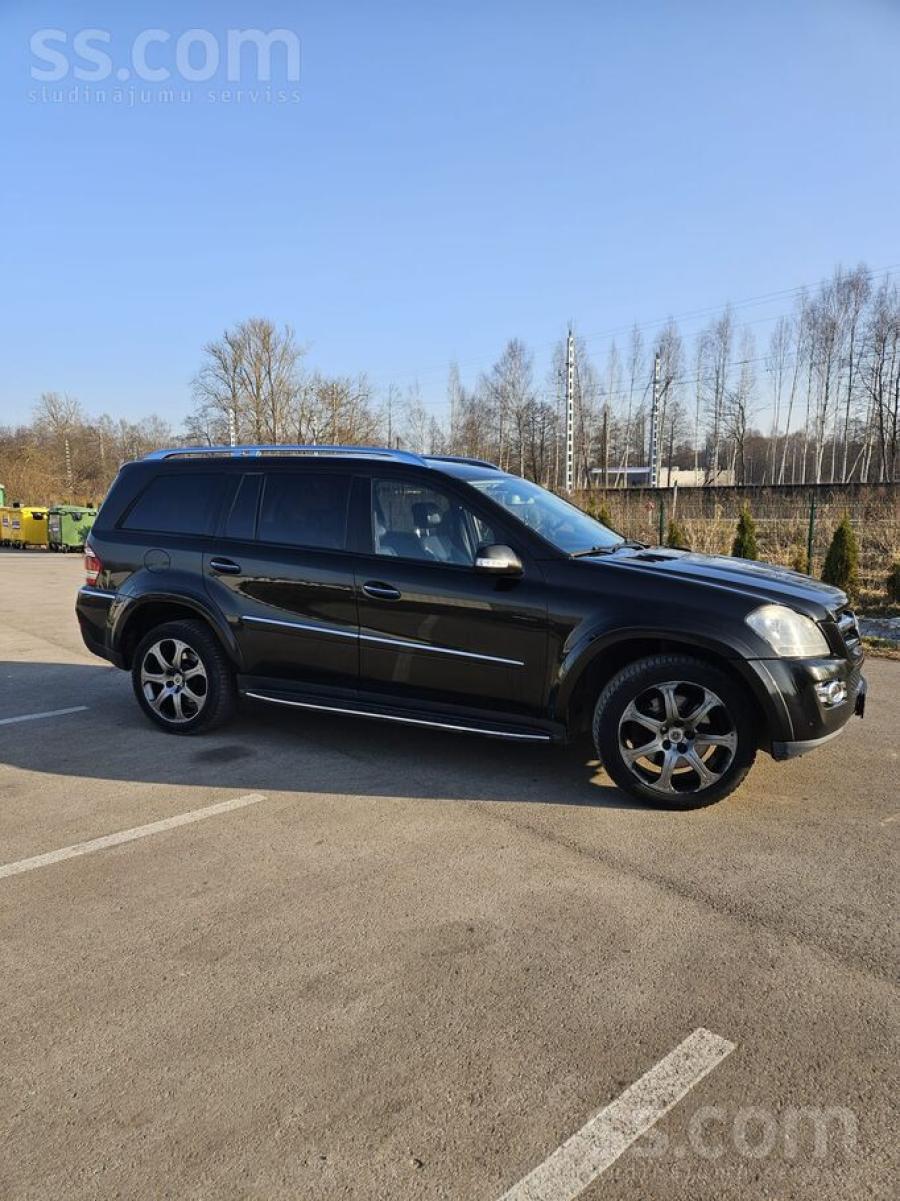Melns Mercedes-Benz gl-420 2007 Rīga, ar dzinēja tilpumu 4.00 L un nobraukumu 338 tūkst. km par 9100 €, foto 3 vietnē AUTOMOTO.COM.LV
