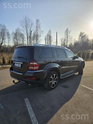 Melns Mercedes-Benz gl-420 2007 Rīga, ar dzinēja tilpumu 4.00 L un nobraukumu 338 tūkst. km par 9100 €, foto 4 vietnē AUTOMOTO.COM.LV