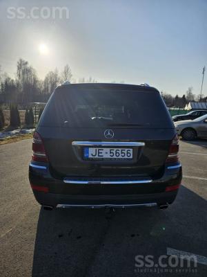 Melns Mercedes-Benz gl-420 2007 Rīga, ar dzinēja tilpumu 4.00 L un nobraukumu 338 tūkst. km par 9100 €, foto 6 vietnē AUTOMOTO.COM.LV