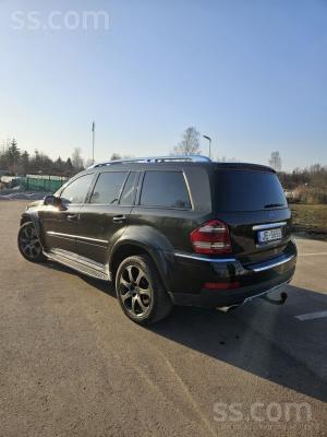 Melns Mercedes-Benz gl-420 2007 Rīga, ar dzinēja tilpumu 4.00 L un nobraukumu 338 tūkst. km par 9100 €, foto 7 vietnē AUTOMOTO.COM.LV