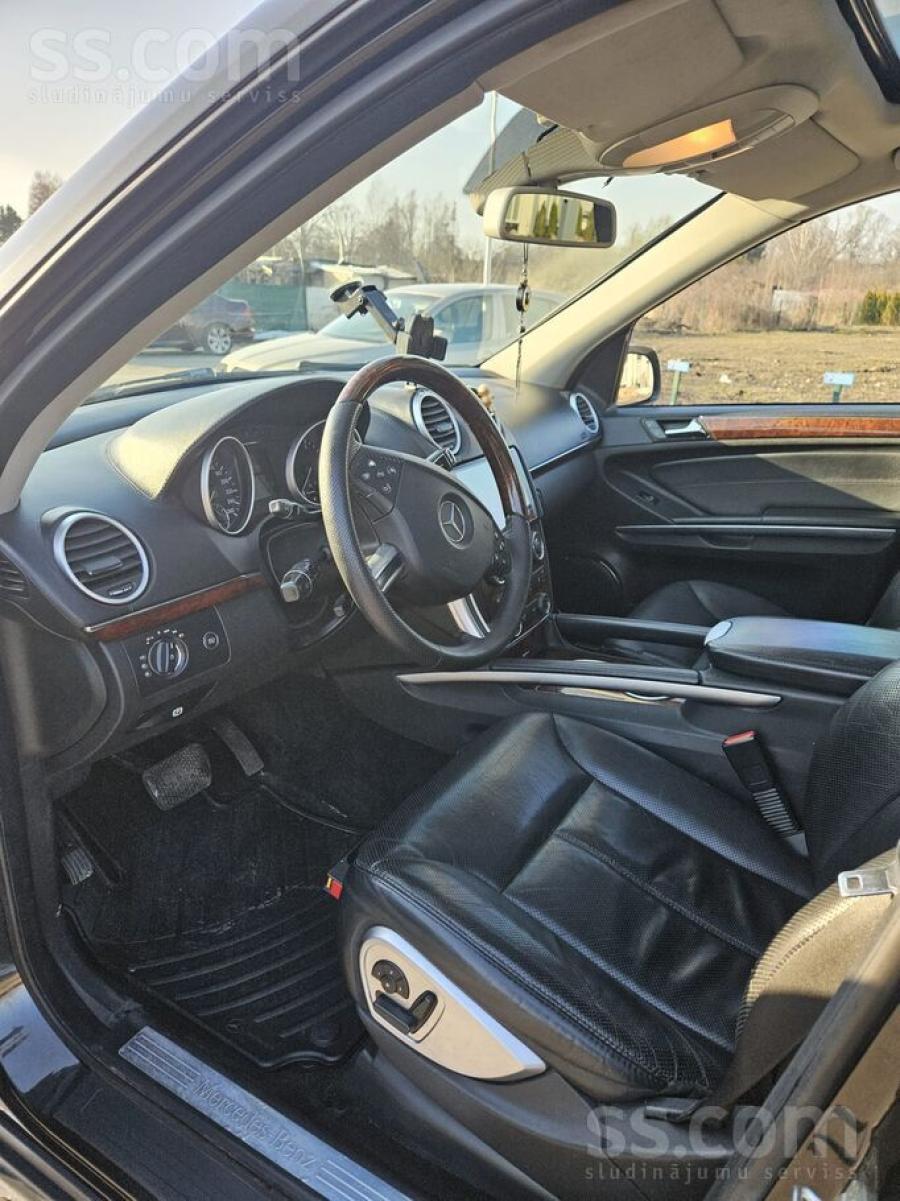 Melns Mercedes-Benz gl-420 2007 Rīga, ar dzinēja tilpumu 4.00 L un nobraukumu 338 tūkst. km par 9100 €, foto 10 vietnē AUTOMOTO.COM.LV
