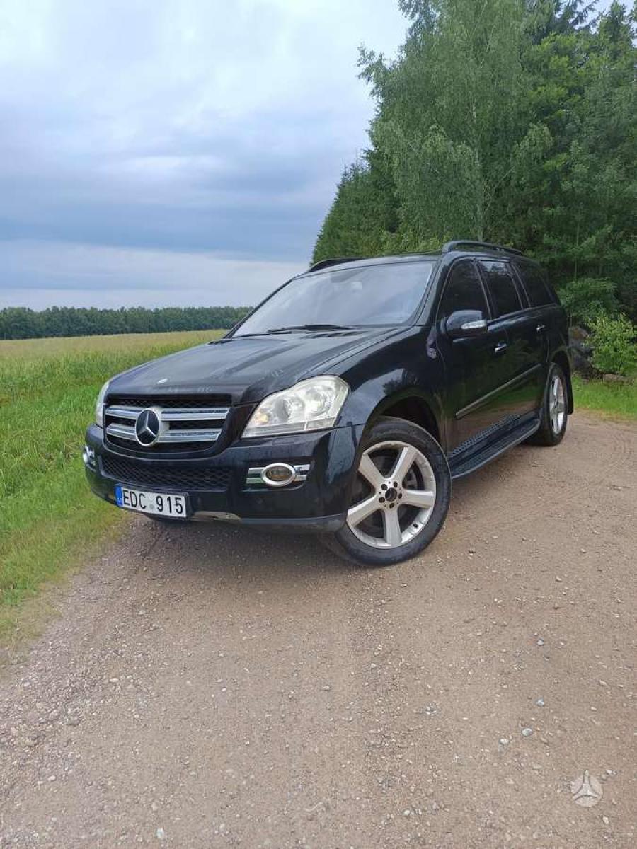 Black Mercedes-Benz gl-420 2007 in Raseiniai, with an engine capacity of 4.00 L and mileage of 244 thousand km for 6700 €, photo 1 on AUTOMOTO.COM.LV