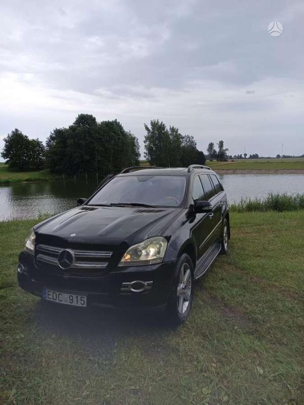 Black Mercedes-Benz gl-420 2007 in Raseiniai, with an engine capacity of 4.00 L and mileage of 244 thousand km for 6700 €, photo 2 on AUTOMOTO.COM.LV
