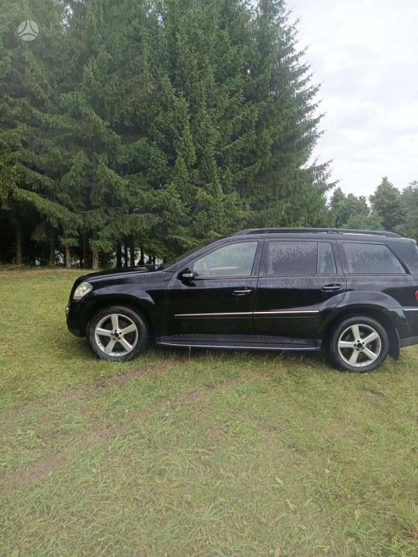Black Mercedes-Benz gl-420 2007 in Raseiniai, with an engine capacity of 4.00 L and mileage of 244 thousand km for 6700 €, photo 3 on AUTOMOTO.COM.LV