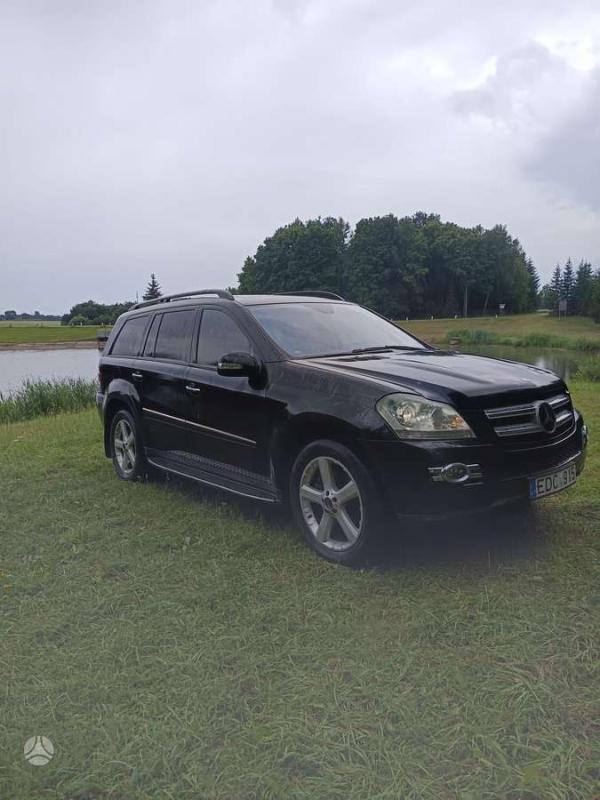 Black Mercedes-Benz gl-420 2007 in Raseiniai, with an engine capacity of 4.00 L and mileage of 244 thousand km for 6700 €, photo 5 on AUTOMOTO.COM.LV
