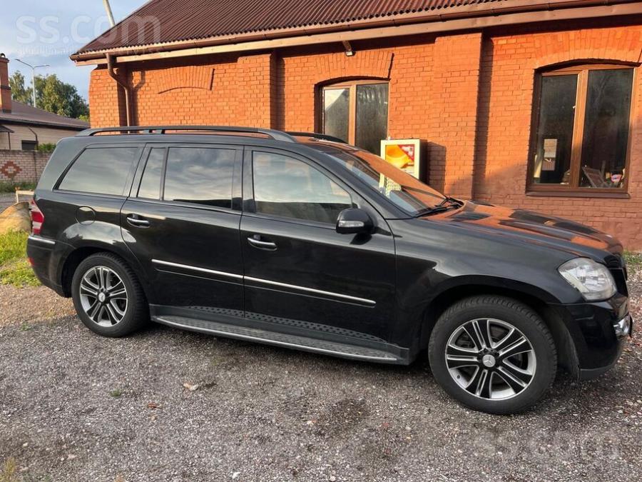 Melns Mercedes-Benz gl-420 2007 Daugavpils, ar dzinēja tilpumu 4.00 L un nobraukumu 300 tūkst. km par 7300 €, foto 6 vietnē AUTOMOTO.COM.LV