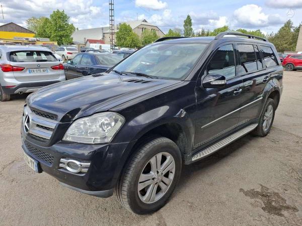Черный Мерседес ГЛ 420 2007 в Таураге, объемом двигателя 4.00 л и пробегом 322 тыс. км за 5700 €, фото 1 на AUTOMOTO.COM.LV