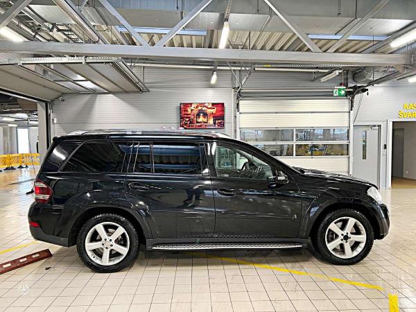 Black Mercedes-Benz gl-420 2008 in Vilnius, with an engine capacity of 4.00 L and mileage of 323 thousand km for 5900 €, photo 2 on AUTOMOTO.COM.LV