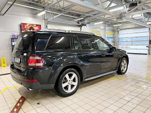 Black Mercedes-Benz gl-420 2008 in Vilnius, with an engine capacity of 4.00 L and mileage of 323 thousand km for 5900 €, photo 3 on AUTOMOTO.COM.LV