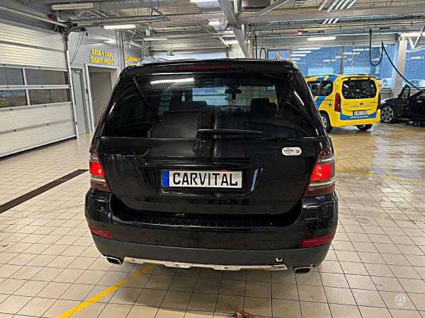 Black Mercedes-Benz gl-420 2008 in Vilnius, with an engine capacity of 4.00 L and mileage of 323 thousand km for 5900 €, photo 5 on AUTOMOTO.COM.LV